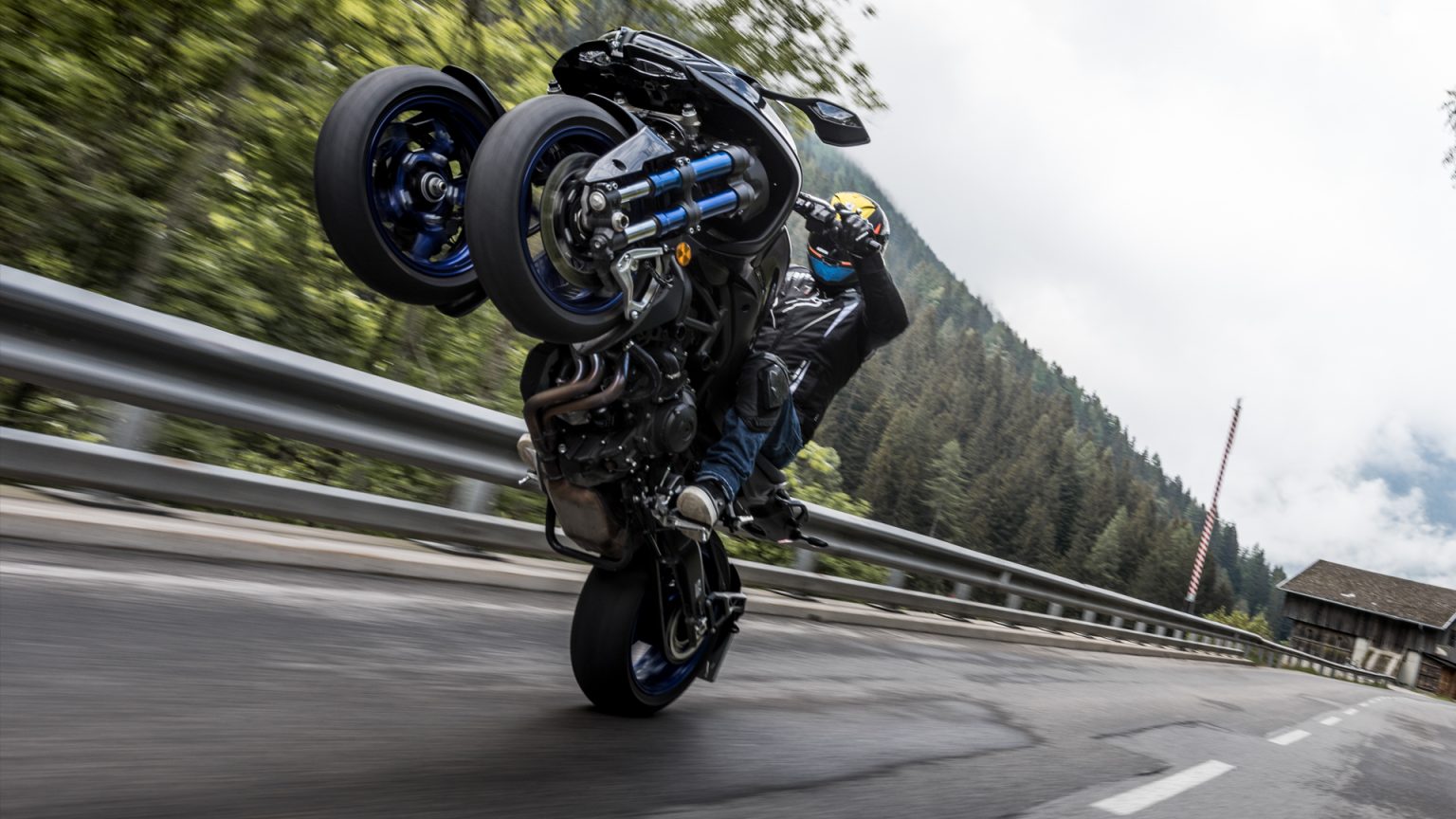 Le wheeling : un défi dangereux ou une compétence maîtrisée